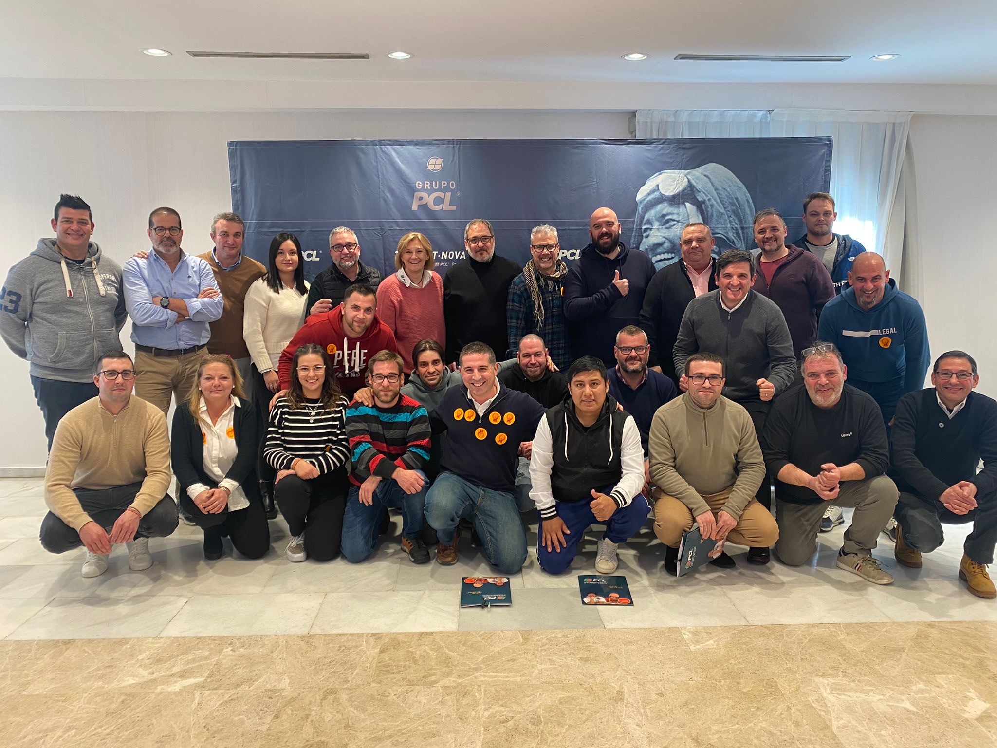 Grupo PCL inicia 2024 con una formación de equipo inspiradora - PCL